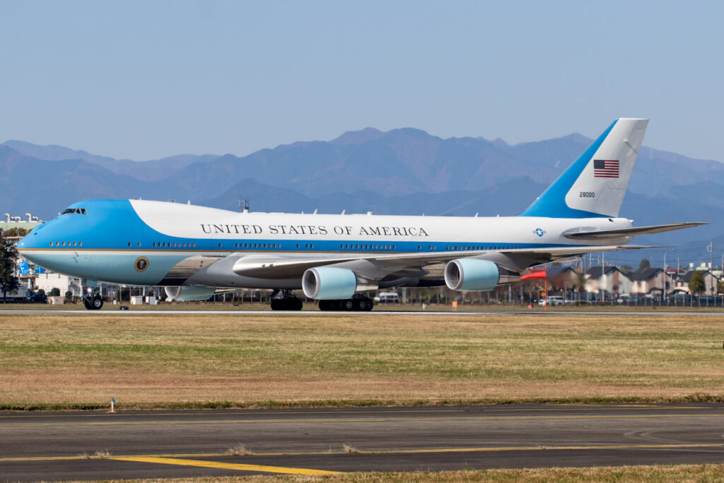 Boeing 747 vs. 777: How Do They Compare? - KN Aviation