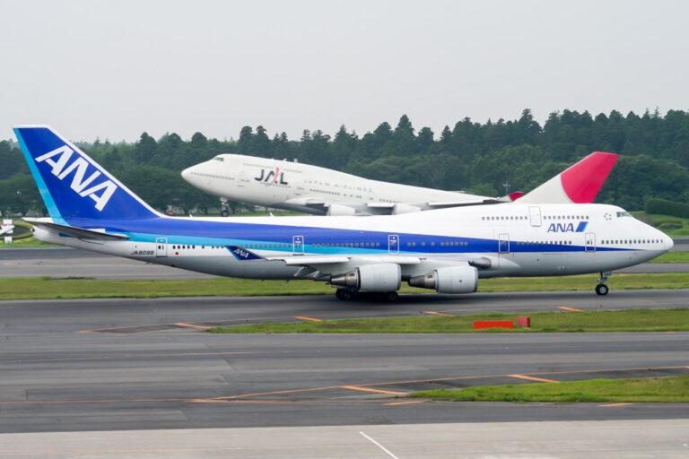 Boeing 747 vs. 777: How Do They Compare? - KN Aviation