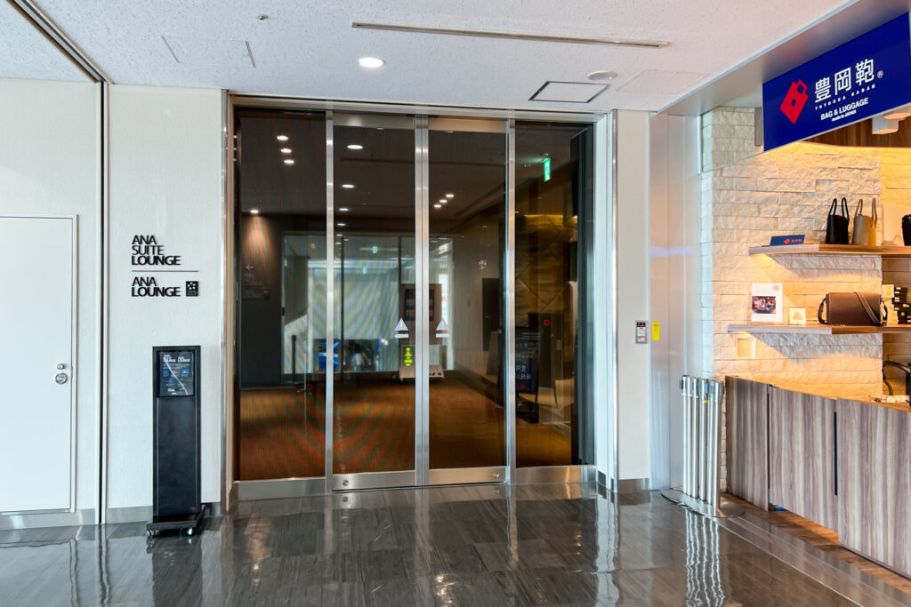 Review: ANA Lounge at Osaka Itami Airport - KN Aviation