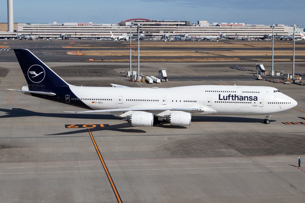 Boeing 747 400 Vs 747 8 The Final Two Jumbo Jet Series Compared KN