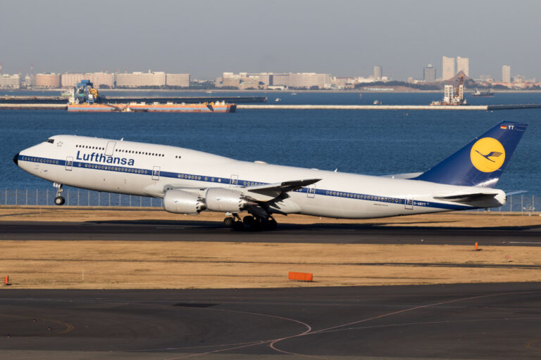 Boeing 787 vs. 747: How Do They Compare? - KN Aviation