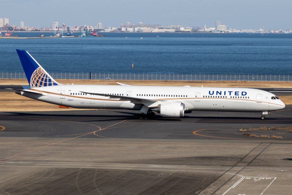Boeing 787 vs. 747: How Do They Compare? - KN Aviation