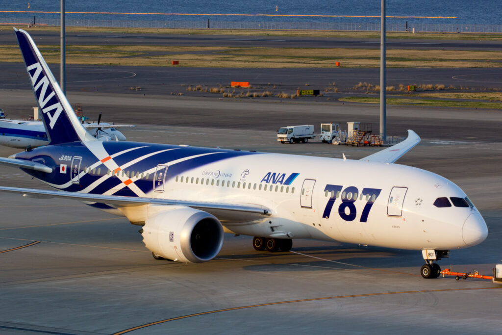 Boeing 787 vs. Airbus A380: How Do They Compare? - KN Aviation