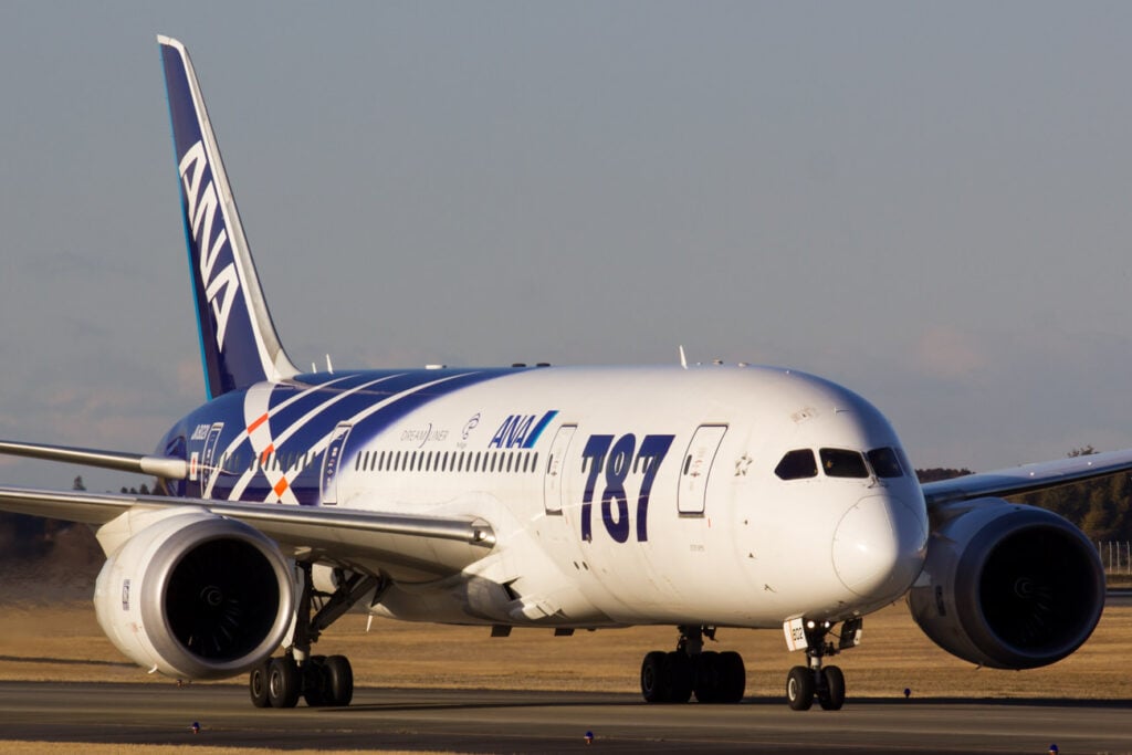 Boeing 787 vs. 747: How Do They Compare? - KN Aviation