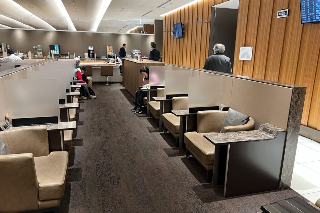 Review: ANA Suite Lounge at Naha Airport - KN Aviation