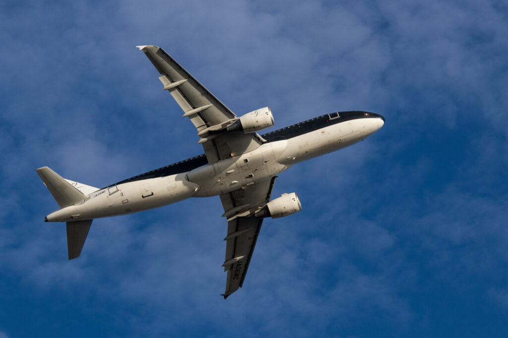Boeing 787 vs. Airbus A320: How Do They Compare? - KN Aviation