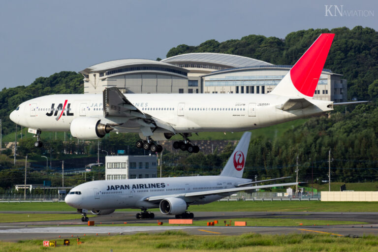 Boeing 737 vs. 777: How Do They Compare? - KN Aviation