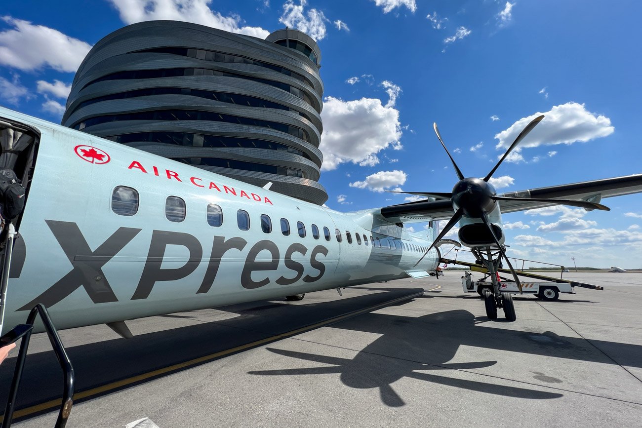review-air-canada-express-dash-8-q400-from-edmonton-to-calgary-kn
