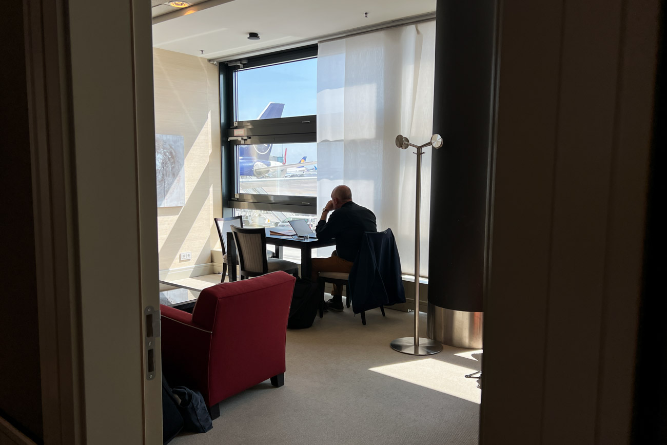 Review: Lufthansa Panorama Lounge at Frankfurt Airport - KN Aviation