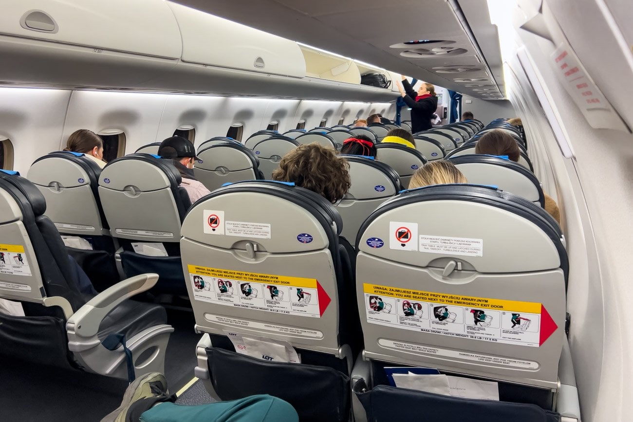 Review: LOT E190 Economy Class from Warsaw to Vienna - KN Aviation